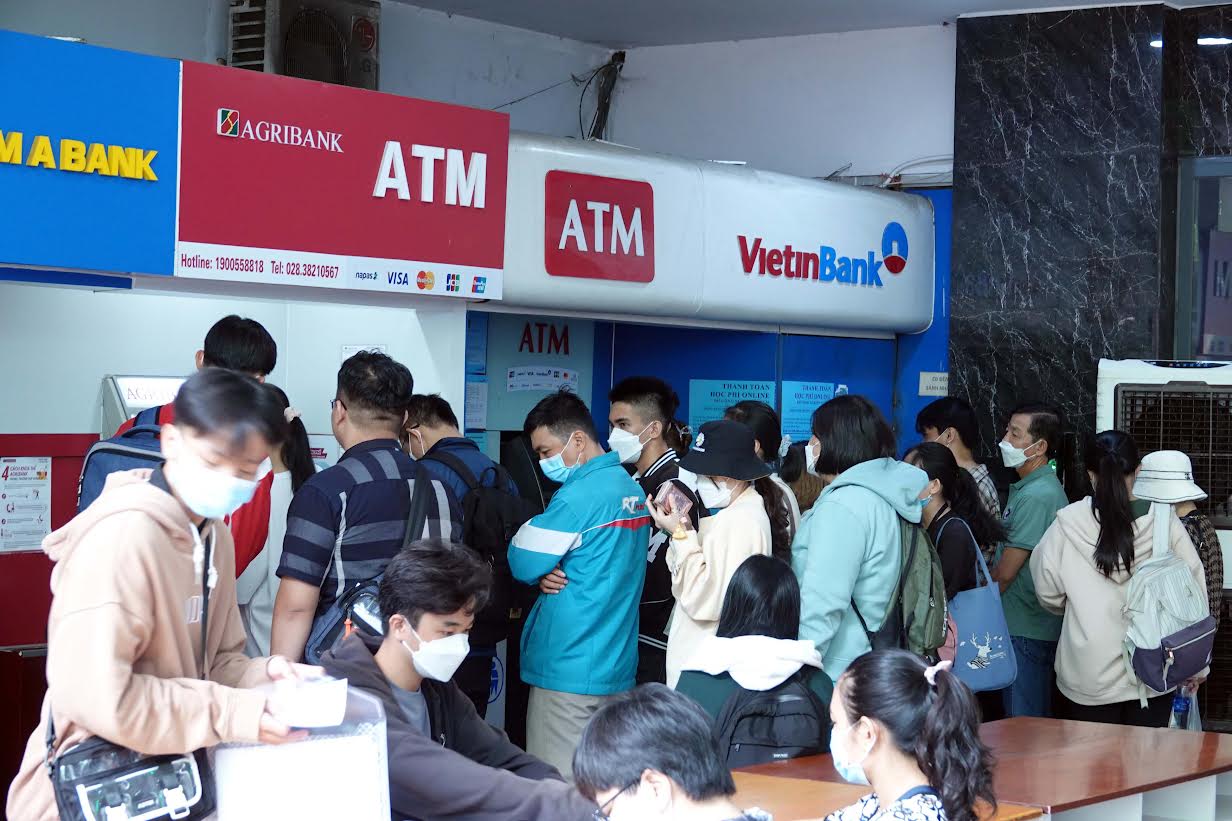 Không tăng học phí, trường ĐH có trả tiền thu dư cho sinh viên