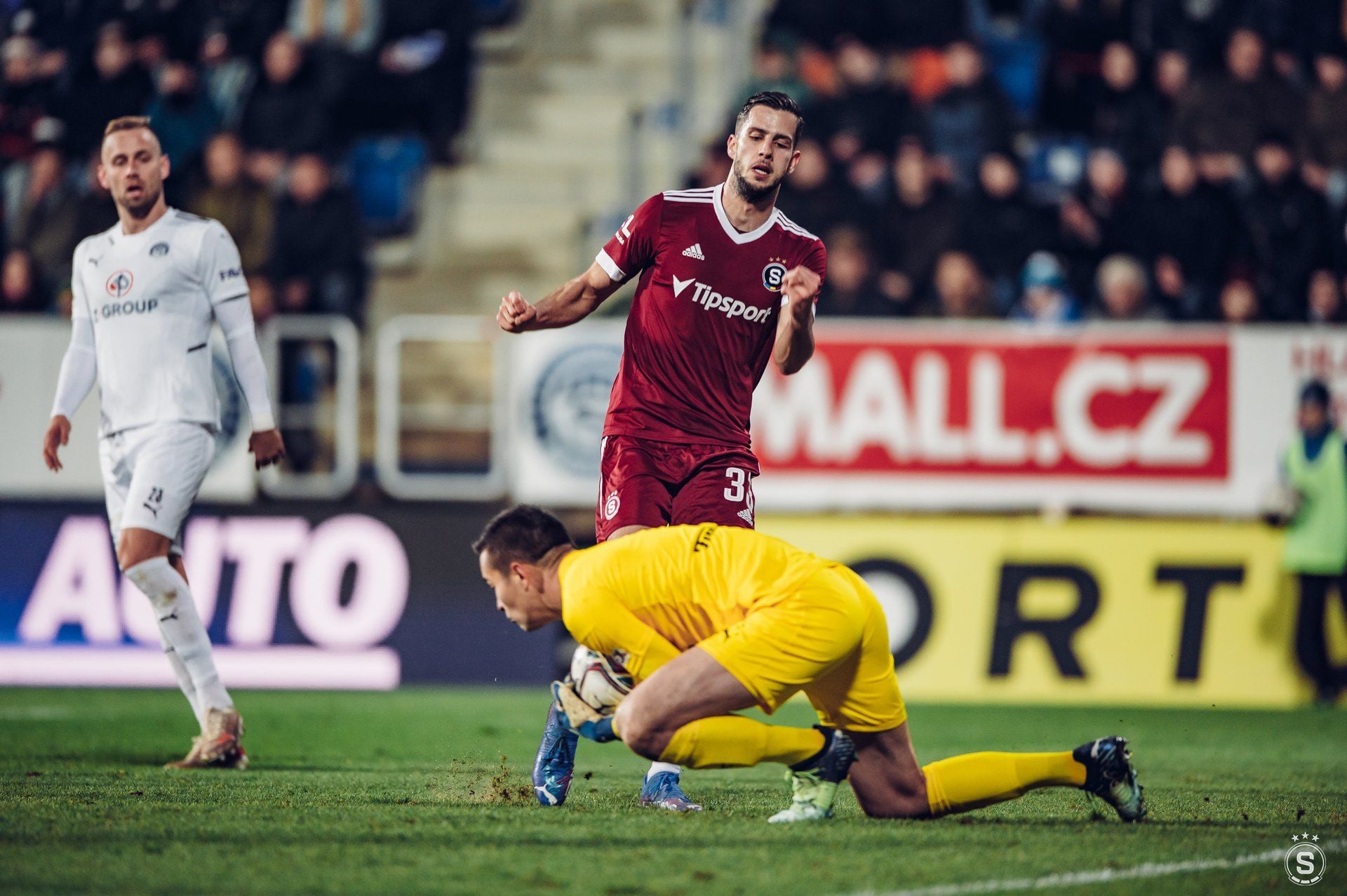 Filip Nguyễn bắt phạt đền cực hay, hóa người hùng ở Cúp quốc gia CH Czech