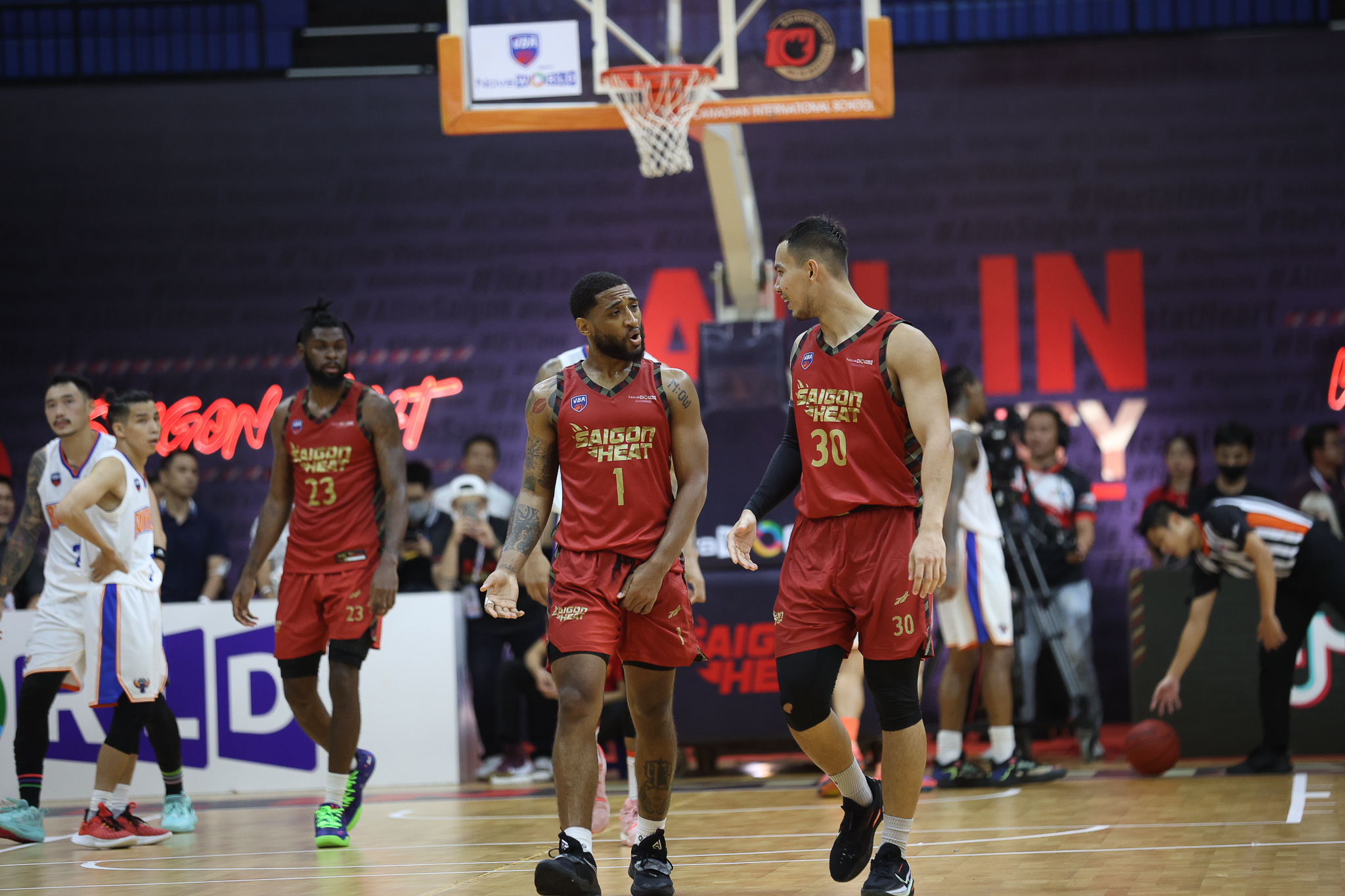 Giải bóng rổ VBA 2022: Tim Waale rực sáng cùng Saigon Heat