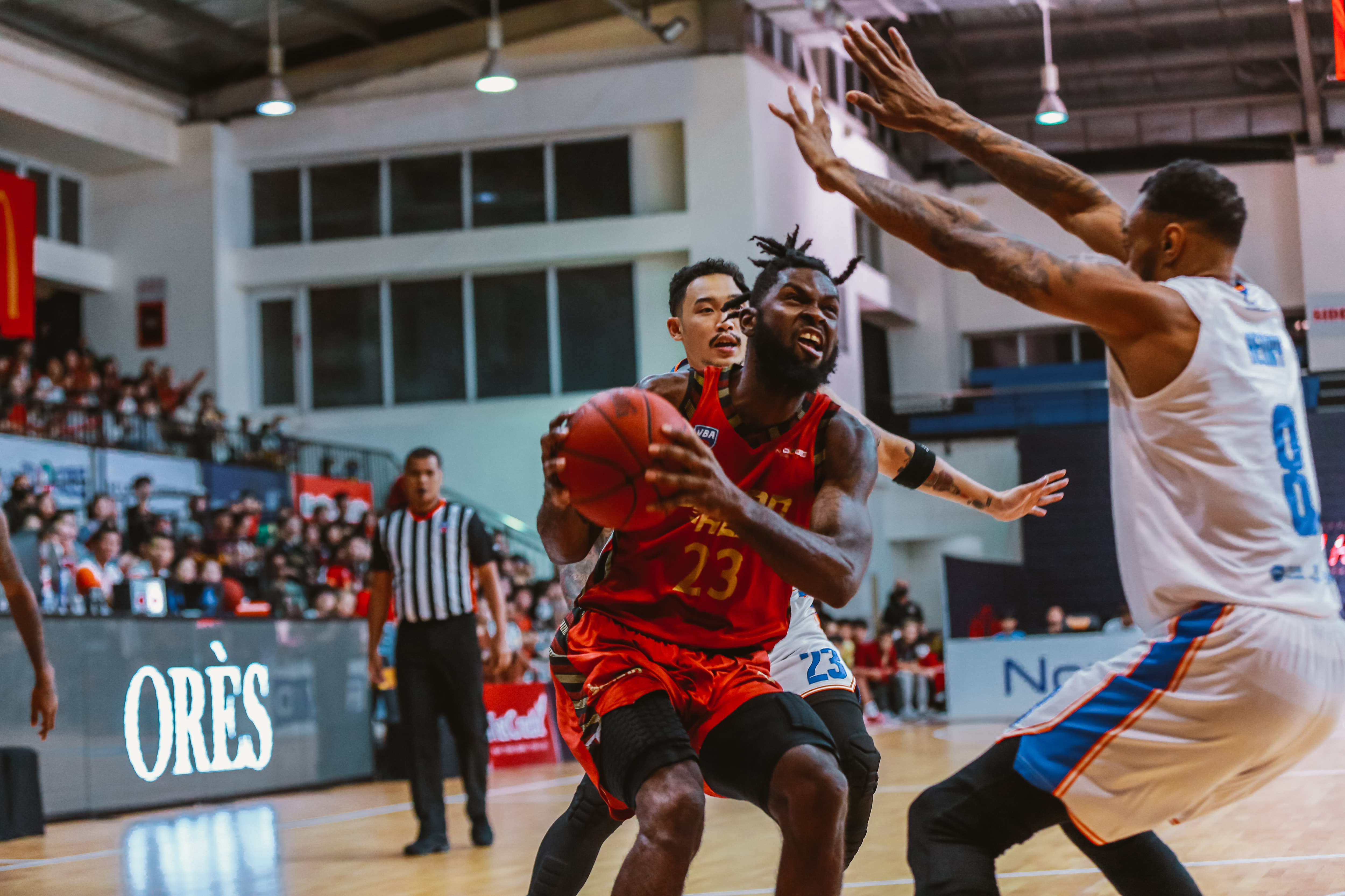 Giải bóng rổ VBA 2022: Tim Waale rực sáng cùng Saigon Heat