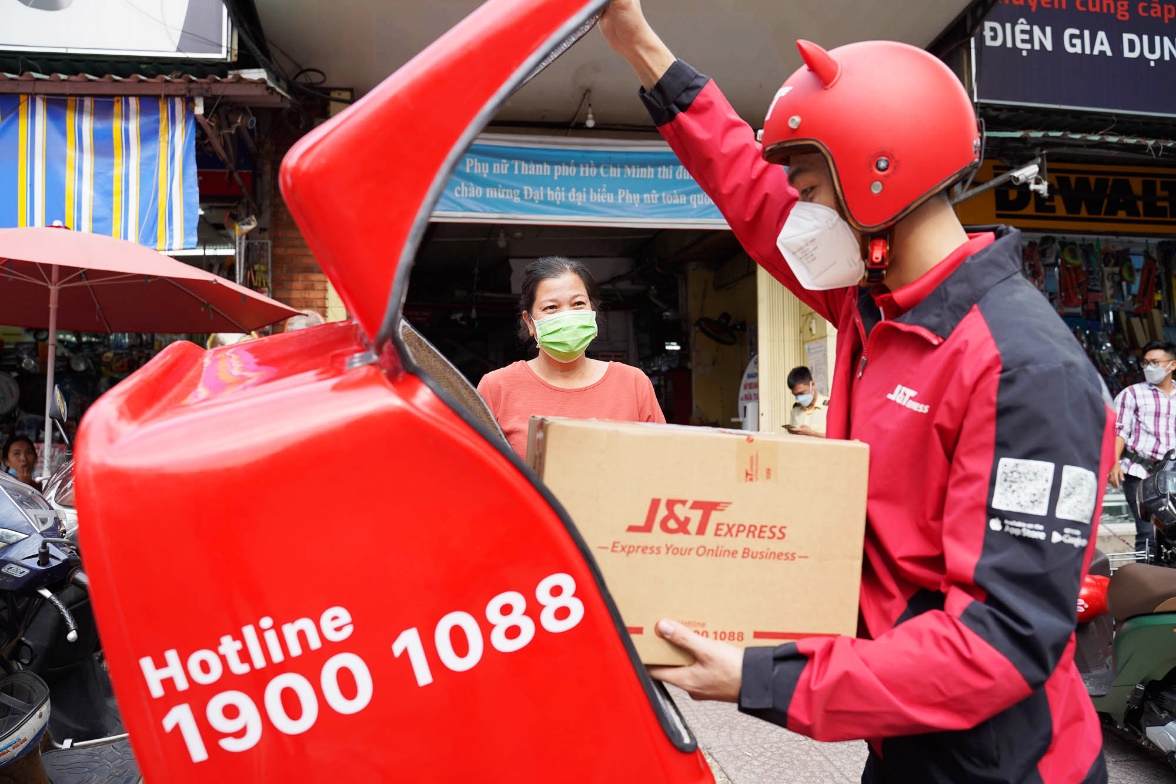 Chuyển phát nhanh J&T Express làm việc xuyên Tết