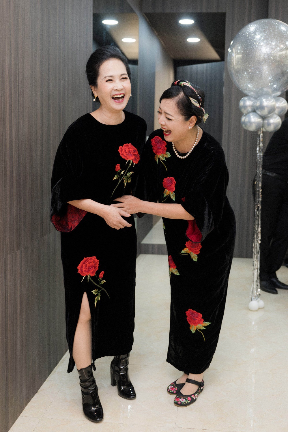 NSND Lan Hương - NSƯT Chiều Xuân cười hết cỡ khi hội ngộ