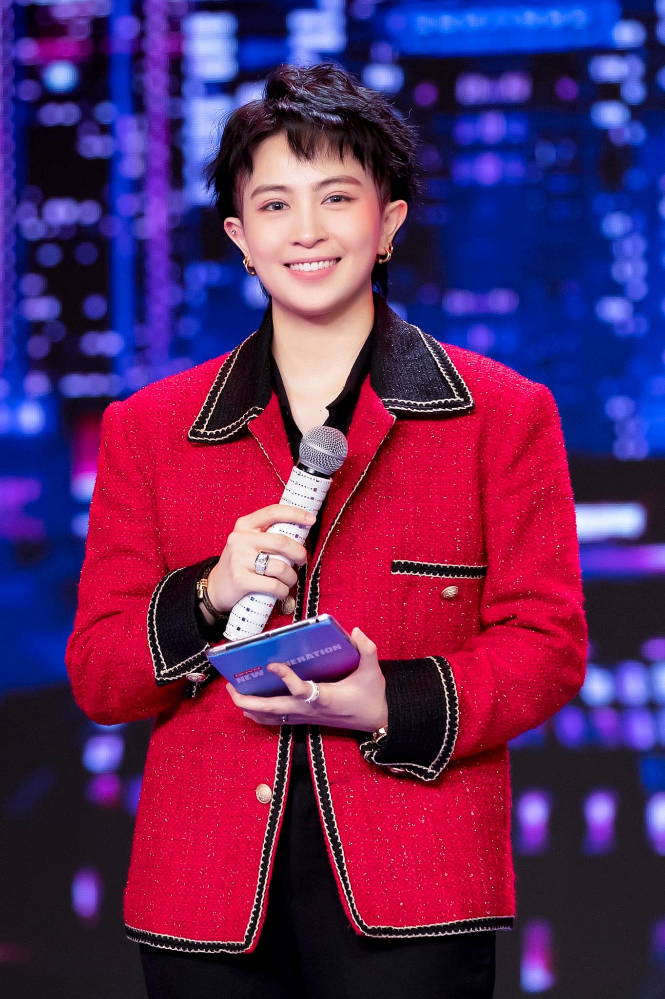 Nhan sắc phi giới tính của Gil Lê