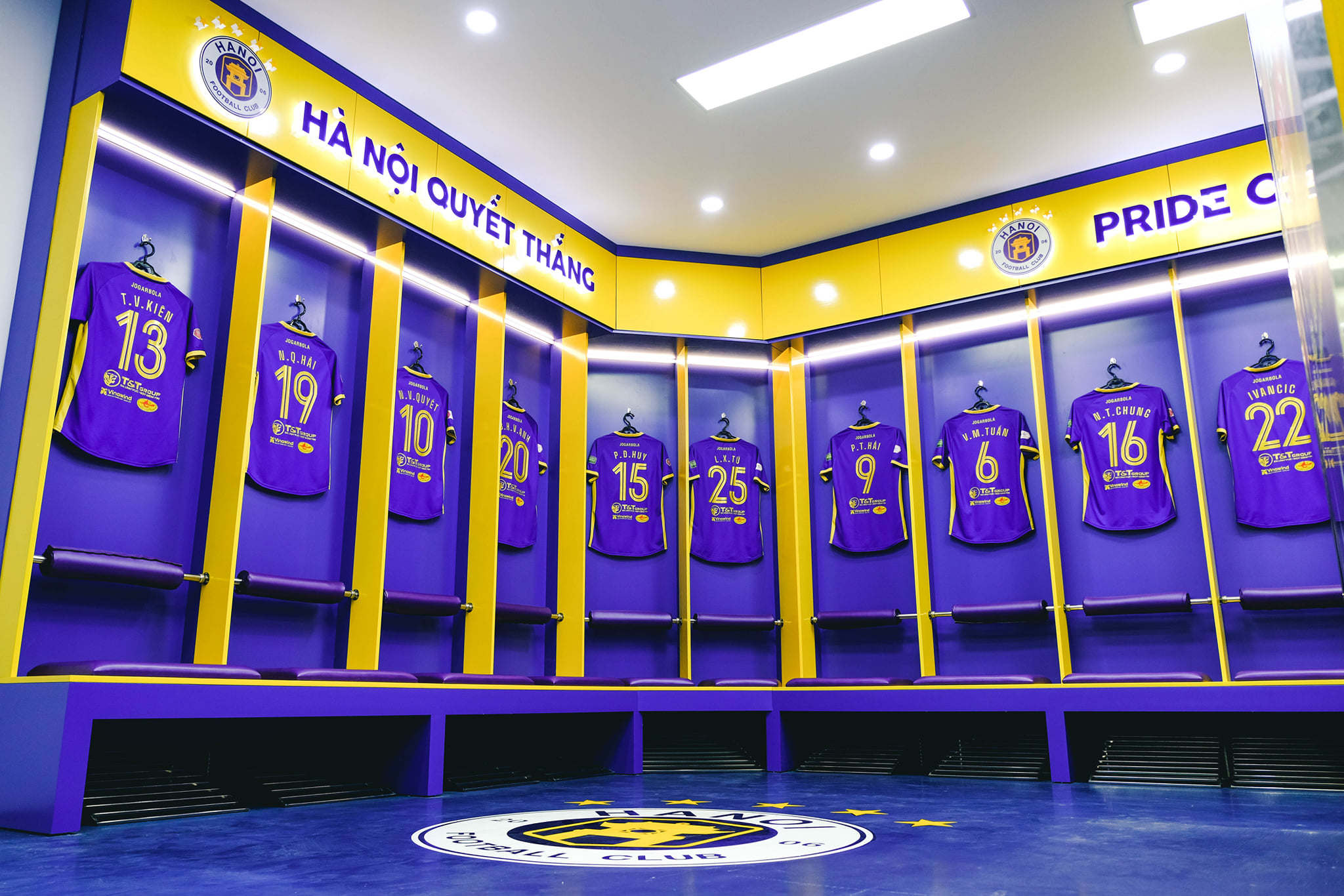 Hà Nội FC ra mắt phòng thay đồ đẹp long lanh, dù chưa thể đá V-League 2022