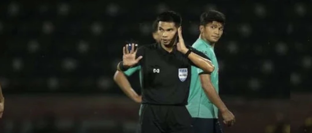 Trọng tài Thái từng bị CLB của Văn Lâm kiện, thổi trận tuyển Việt Nam gặp Philippines