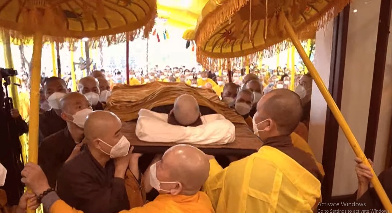 Lễ nhập Kim quan Thiền sư Thích Nhất Hạnh: Hàng ngàn tăng ni, Phật tử ...