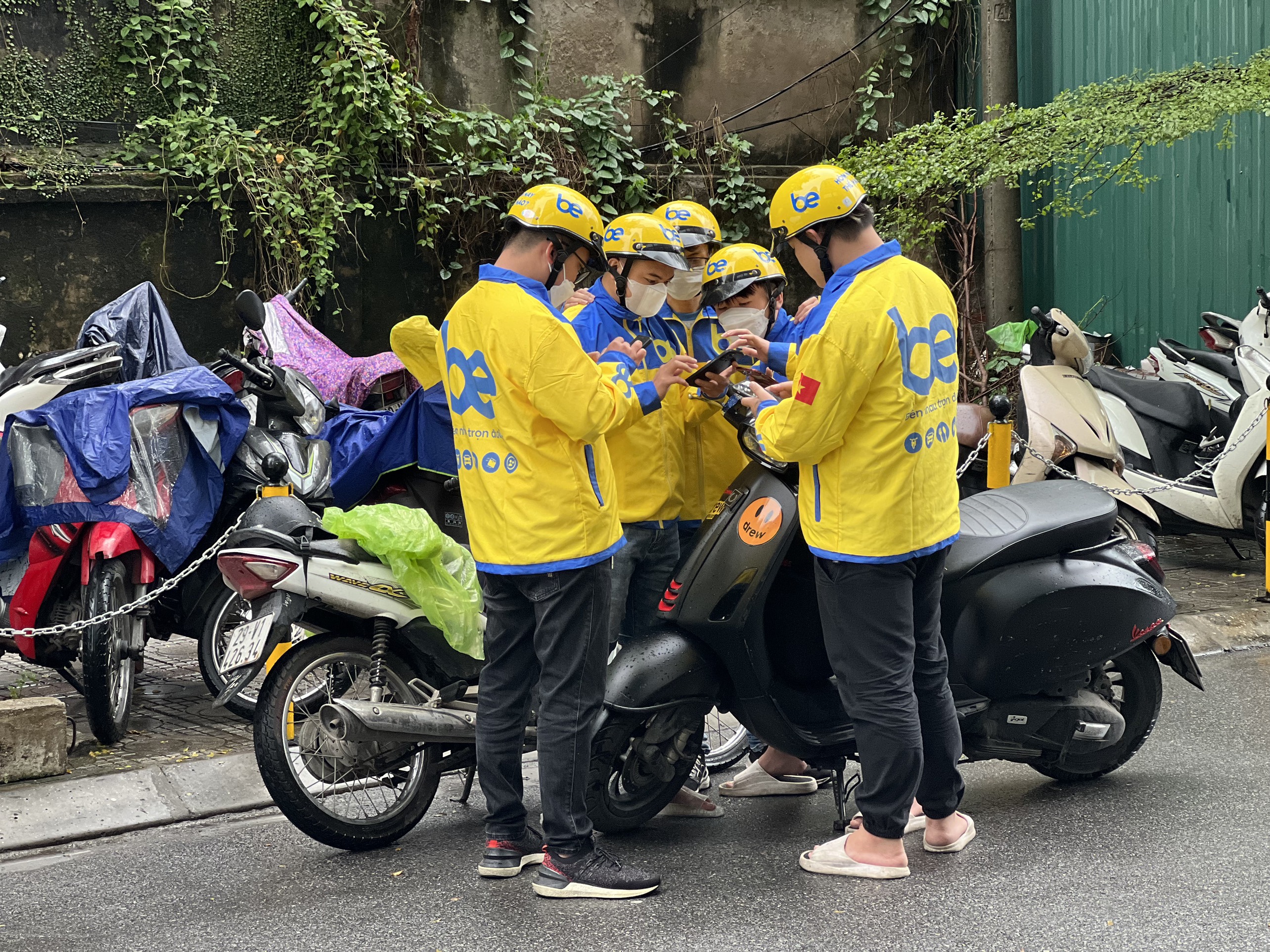 Tài xế Be thay áo mới, nổi bật slogan: 'Bên nhau trọn đường'