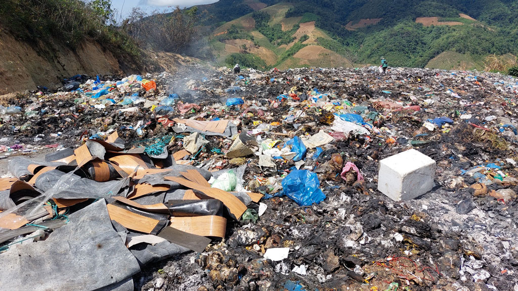 Bãi rác quá tải, gây ô nhiễm