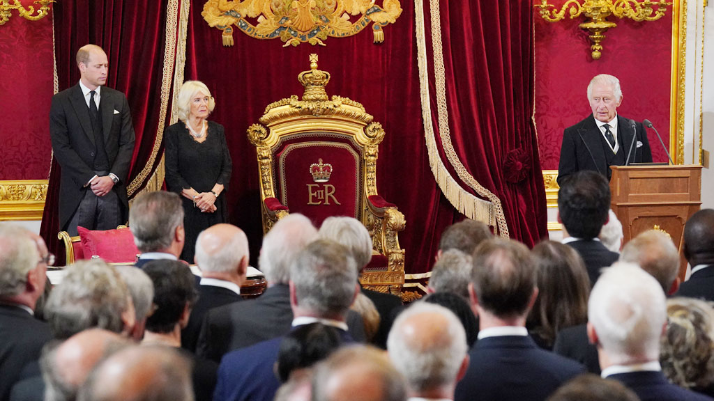 Vua Charles III chính thức kế vị ngai vàng