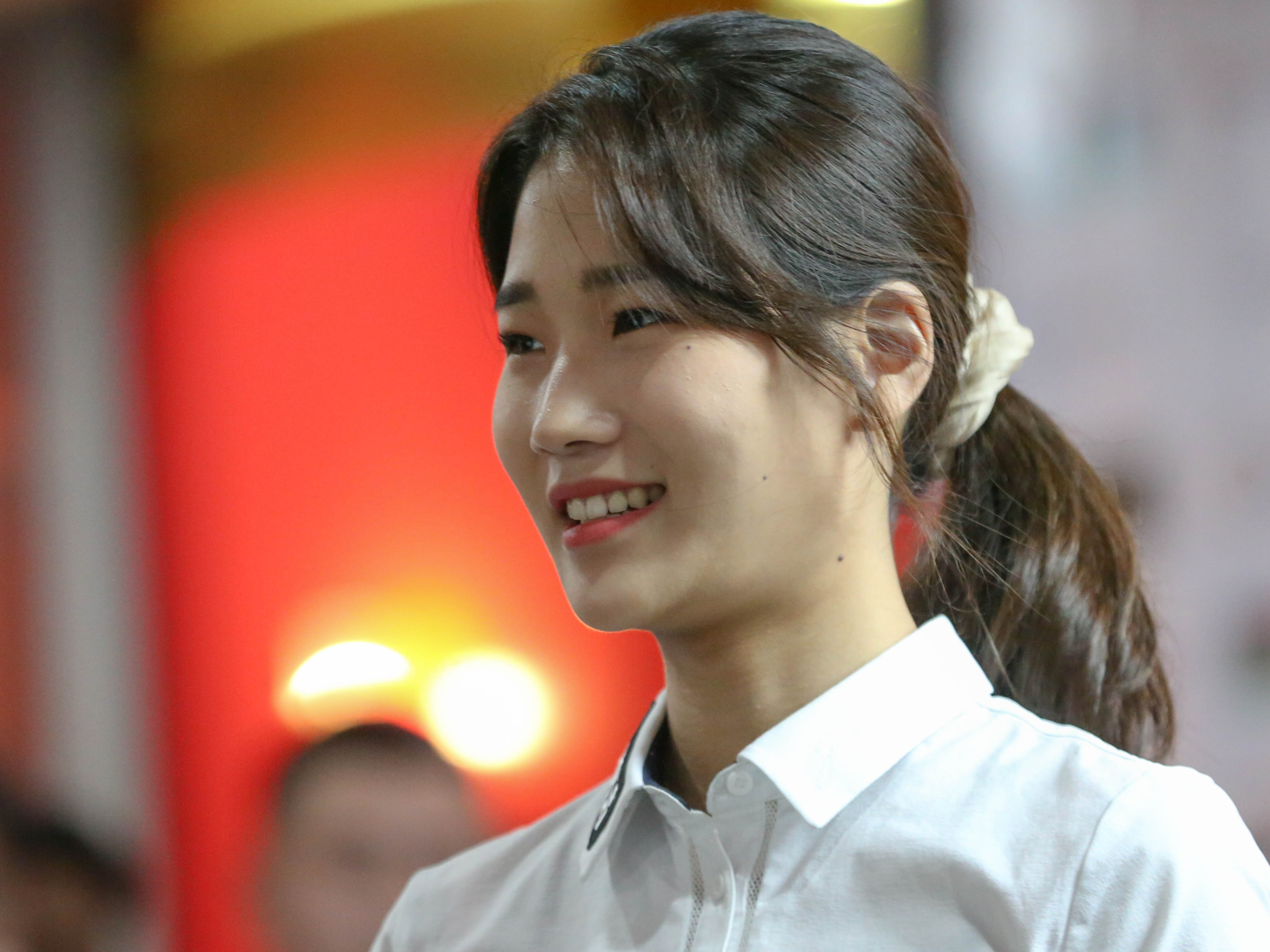 Ấn tượng với người đồng đội xinh xắn bên cạnh 'Thiên thần billiards Hàn Quốc'