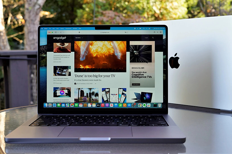 MacBook Pro M1 14 inch giảm giá 250 USD trên Amazon