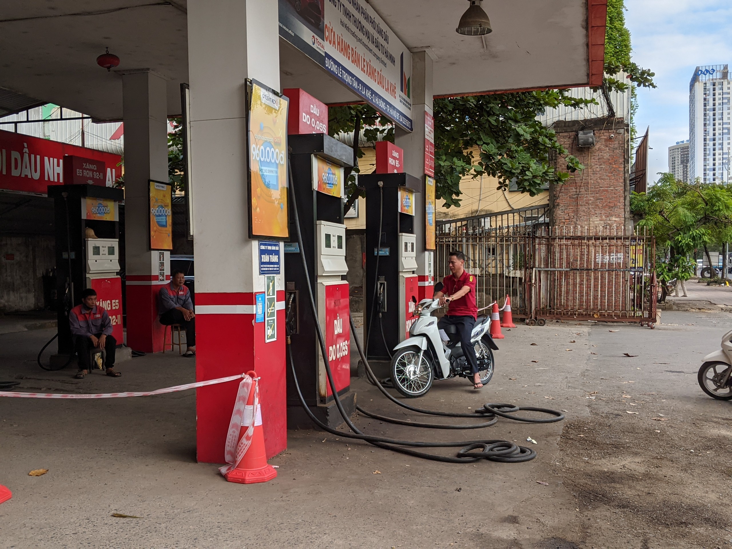 Thủ tướng yêu cầu 'đảm bảo nguồn cung xăng dầu'