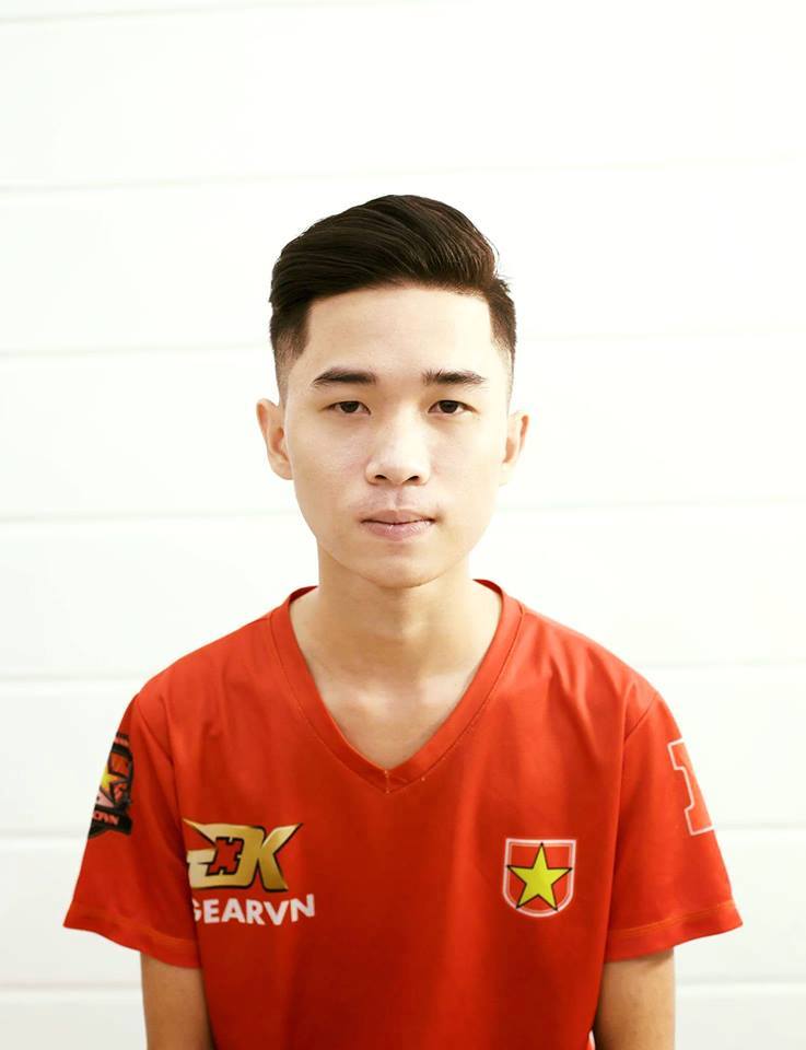 Lucas: ‘Cậu bé vàng’ của làng Đột Kích Việt