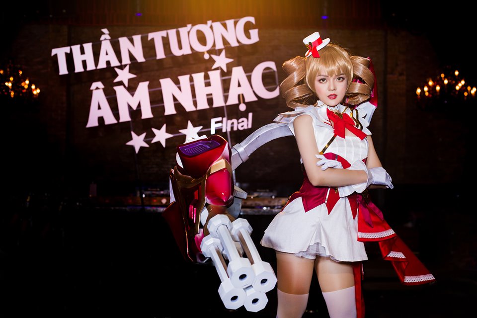 Chiêm ngưỡng bộ trang phục đẹp 'xuất thần' của nữ tướng Capheny