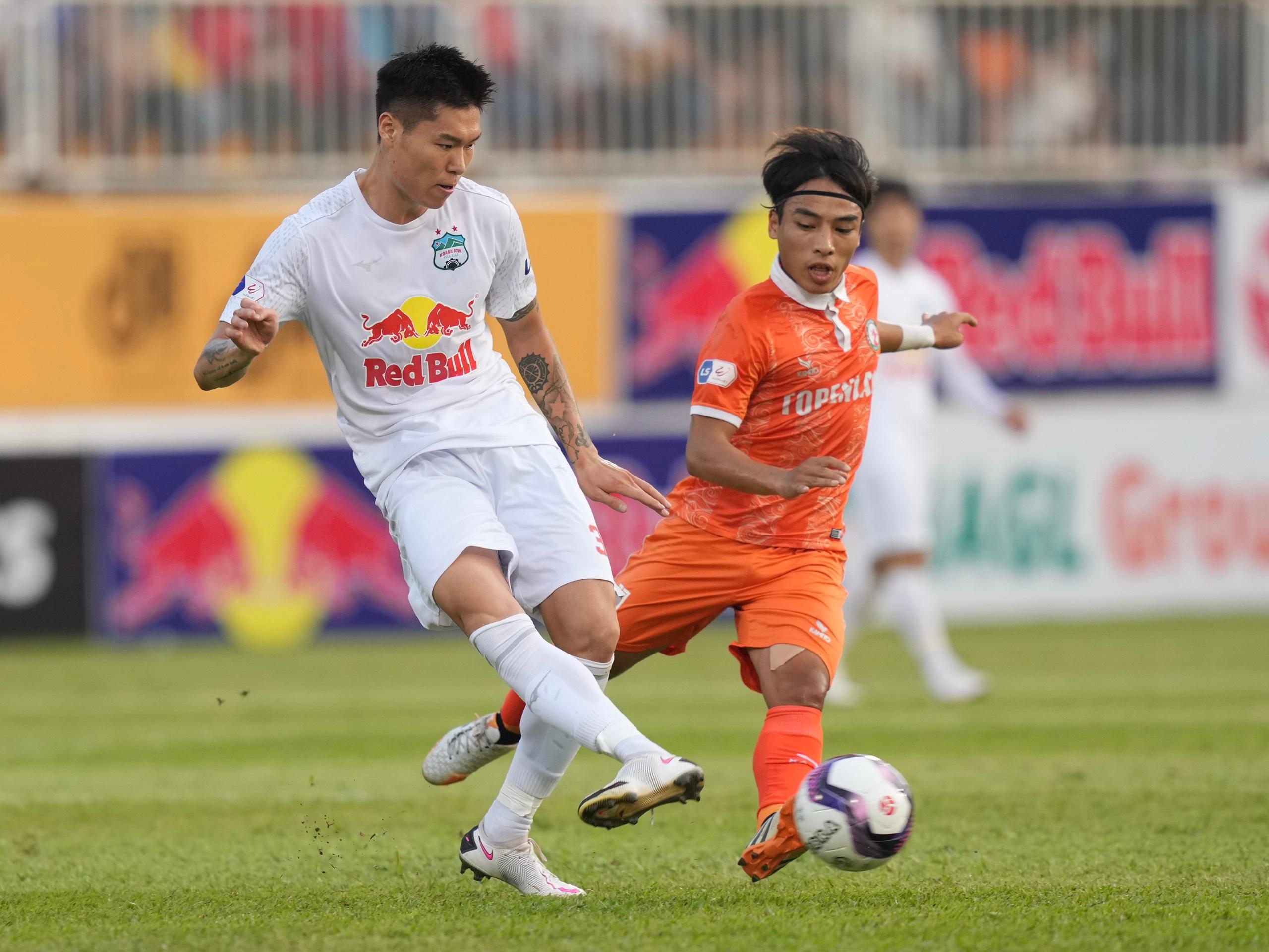 Trung vệ người Hàn Quốc Kim Dong-su trở lại với HAGL