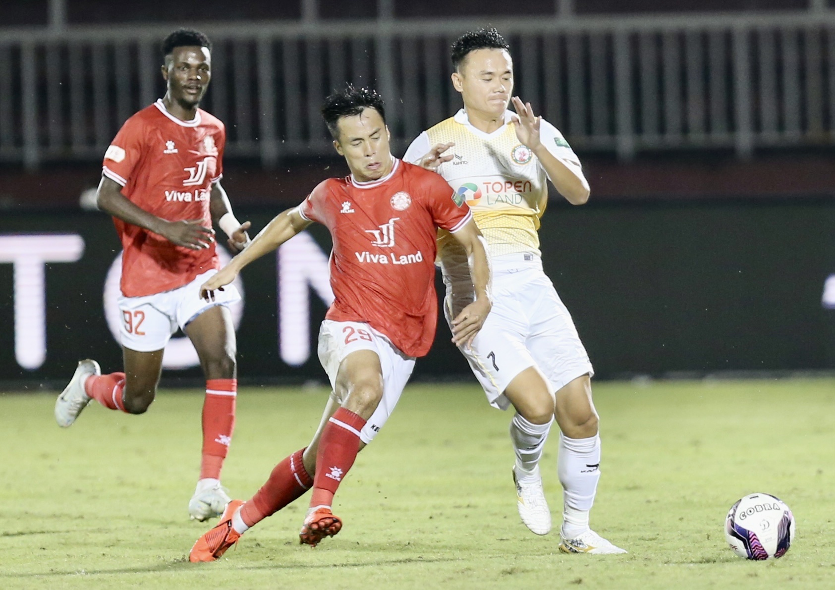 CLB TP.HCM tặng vé cho người hâm mộ xem 'chung kết ngược' với Sài Gòn FC