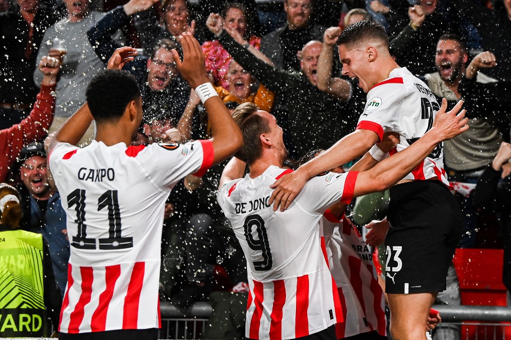 Europa League: Thua PSV Eindhoven, ngôi đầu bảng của Arsenal bị đe dọa