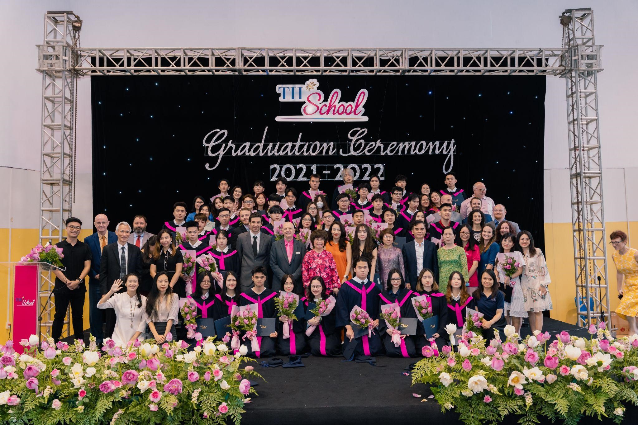TH School chào đón những sinh viên năm 1 về dự lễ tốt nghiệp đặc biệt