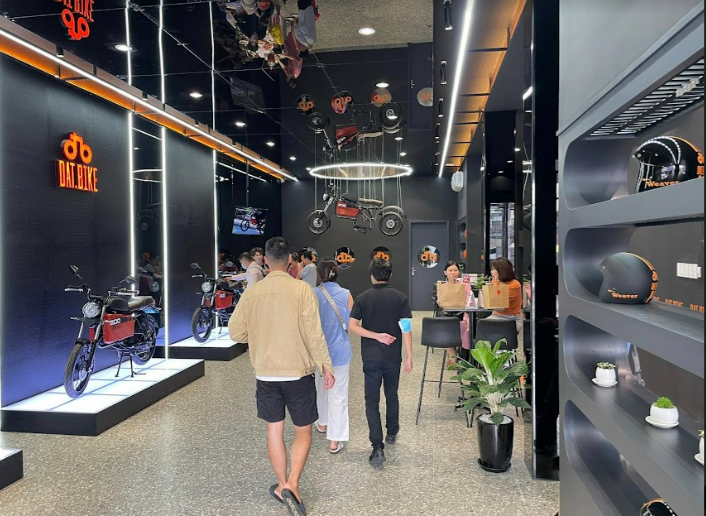 Dat Bike mở cửa hàng tại Đà Nẵng và quyên góp ủng hộ miền Trung