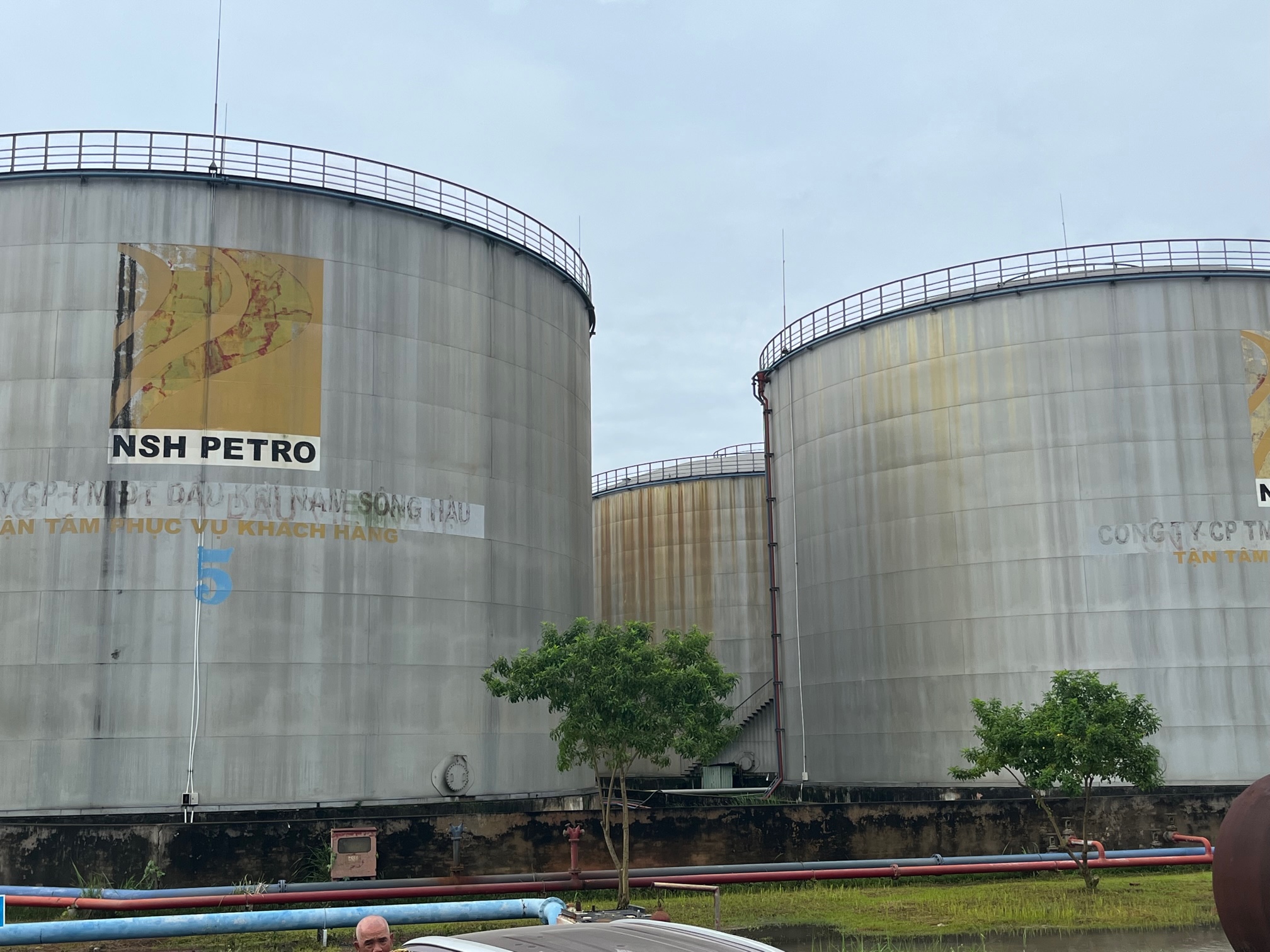 NSH Petro ‘gặp khó’ khi lắp thiết bị đo bồn