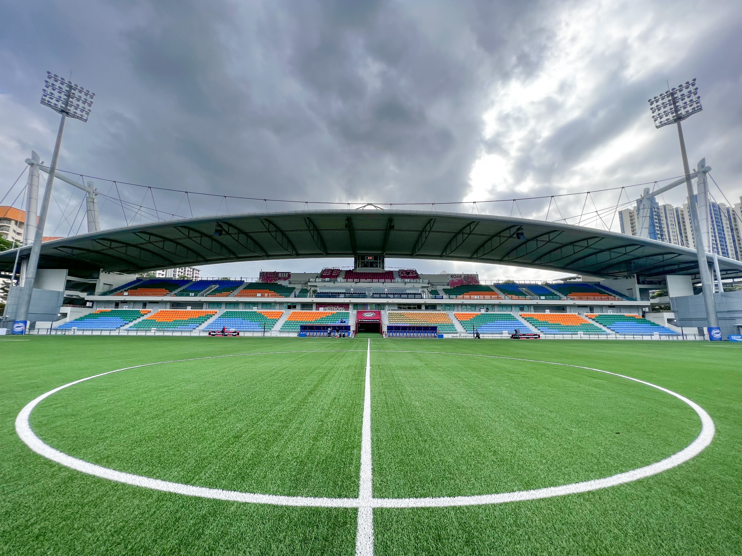 BTC cẩn thận kiểm tra khung thành trận đấu giữa tuyển Việt Nam – Singapore