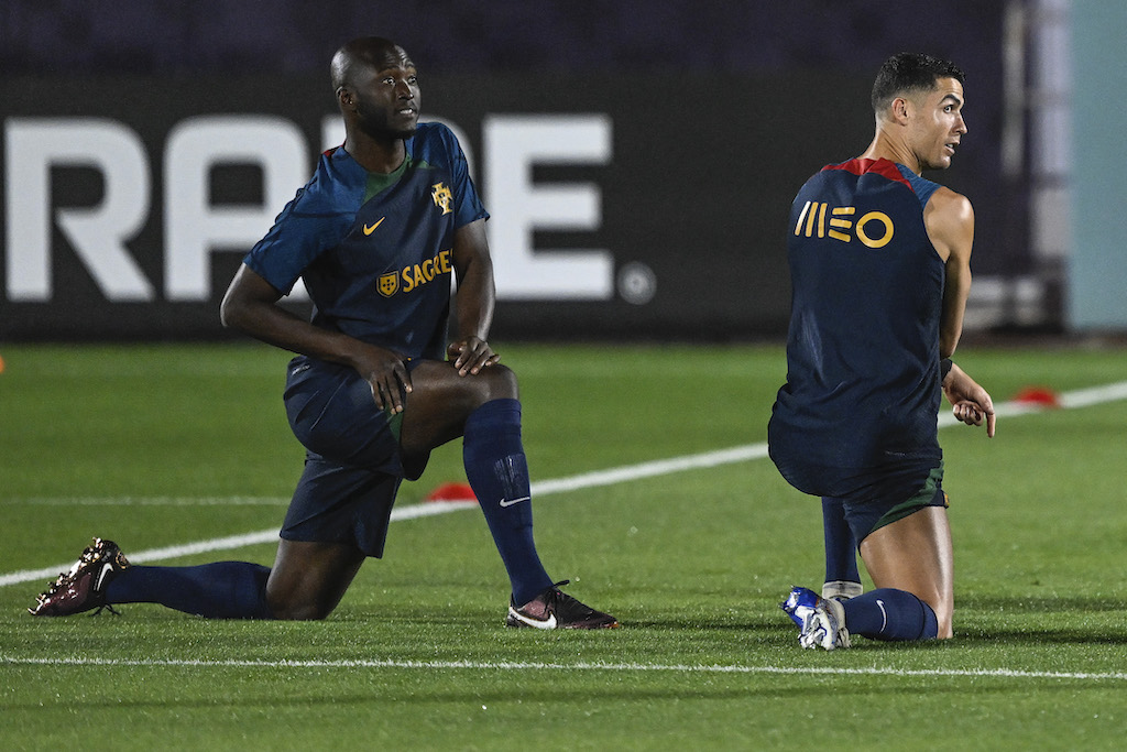 World Cup 2022: Ronaldo và tuyển Bồ Đào Nha nhận tin sốc sau buổi tập