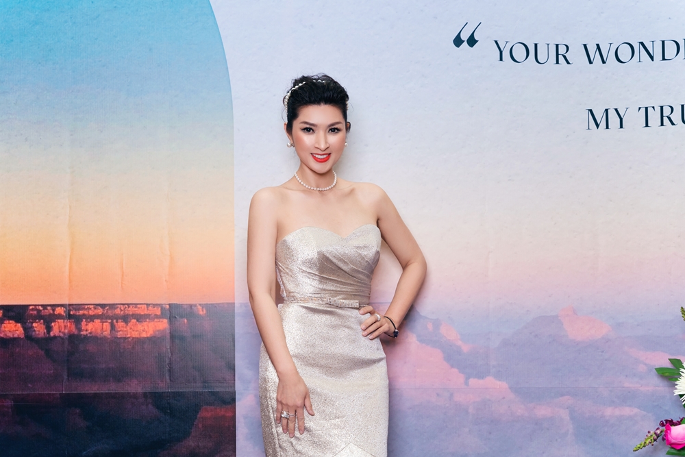 Nguyễn Hồng Nhung nóng bỏng trong ngày lên chức phó chủ tịch hội đồng ...