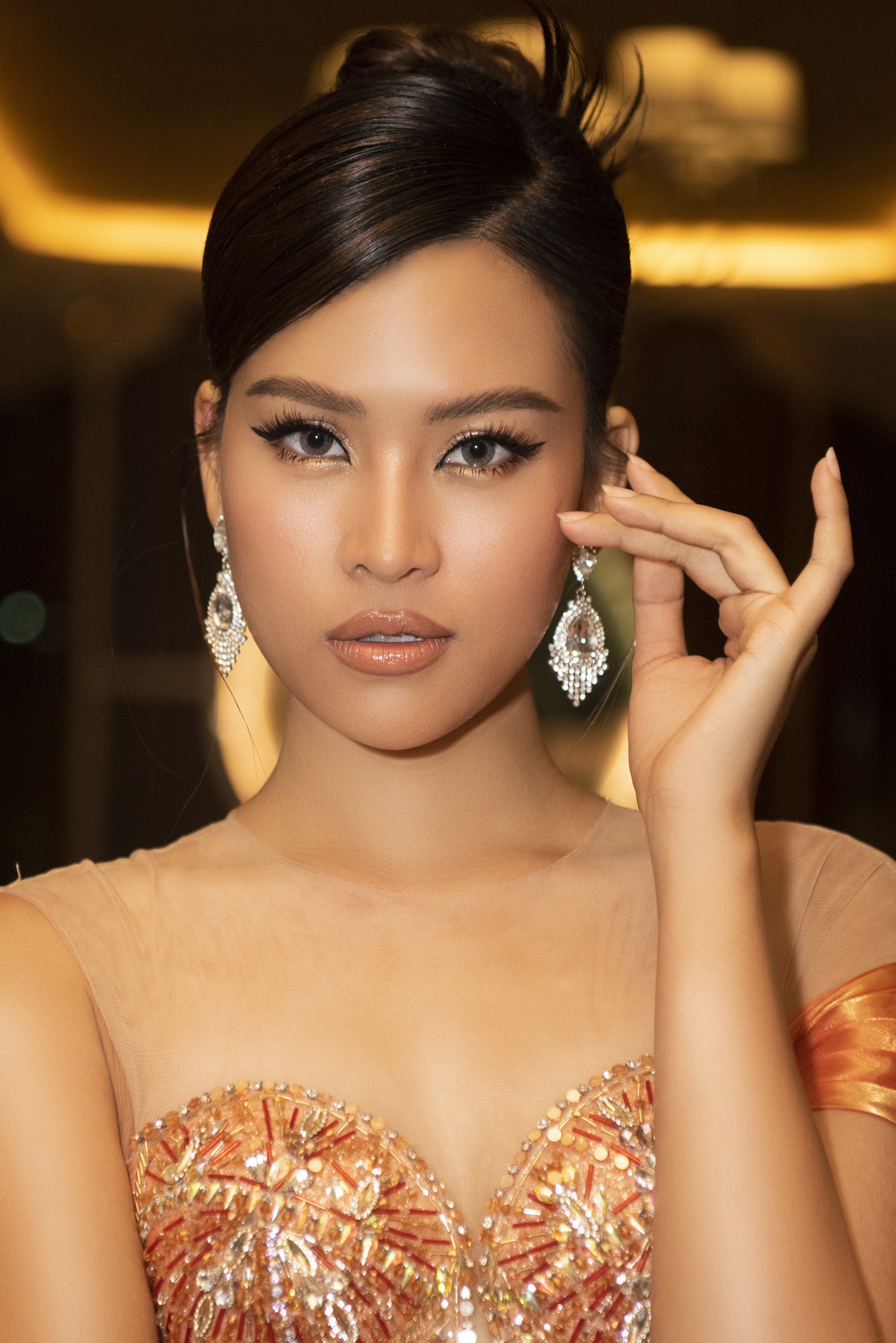 Thái Thị Hoa ngày càng nóng bỏng sau cuộc thi 'Hoa hậu Trái đất'