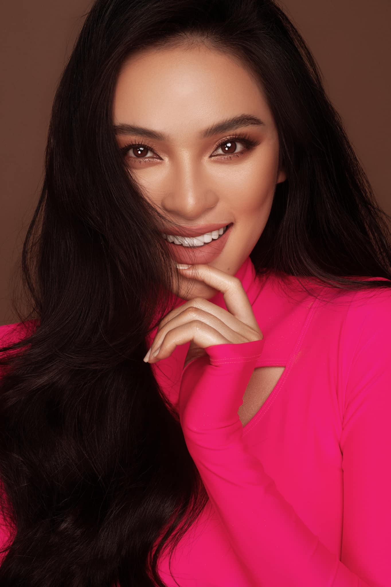 'Bản sao' Hạ Vi gây chú ý tại Hoa hậu Hoàn vũ Việt Nam 2022