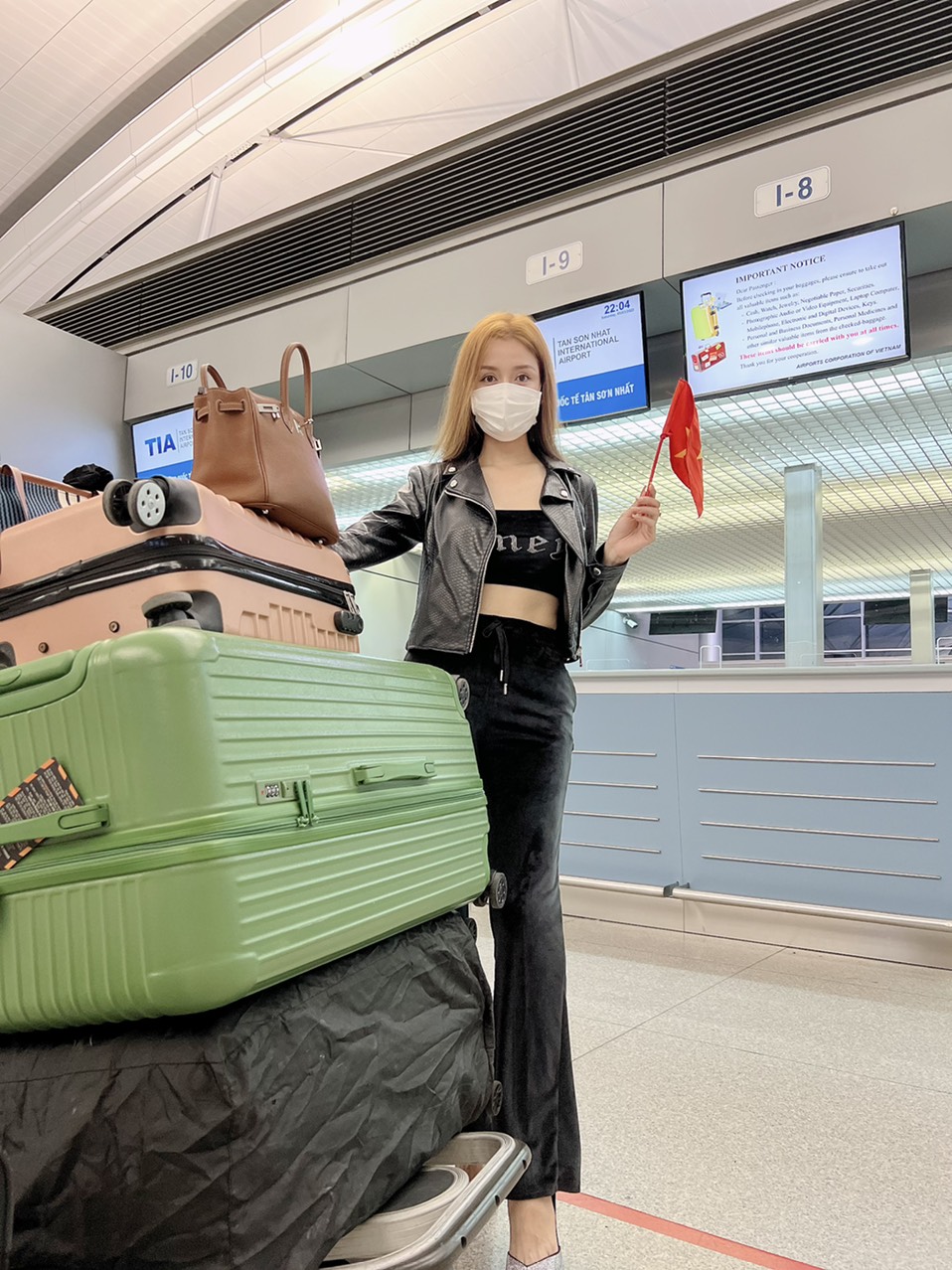 Vicky Chow lên đường dự thi hoa hậu chuyển giới