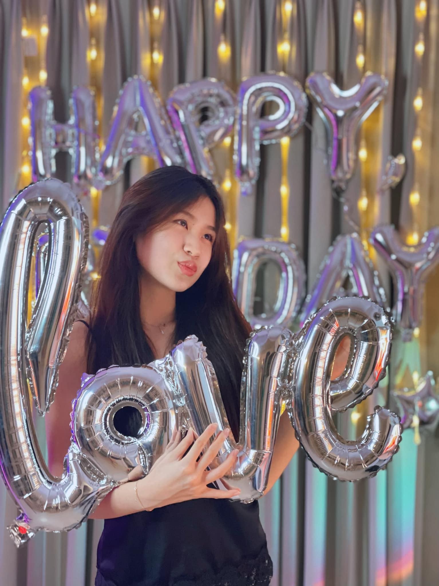 Con gái Lưu Thiên Hương tiếp tục gây sốt bởi loạt ảnh xinh như hoa hậu