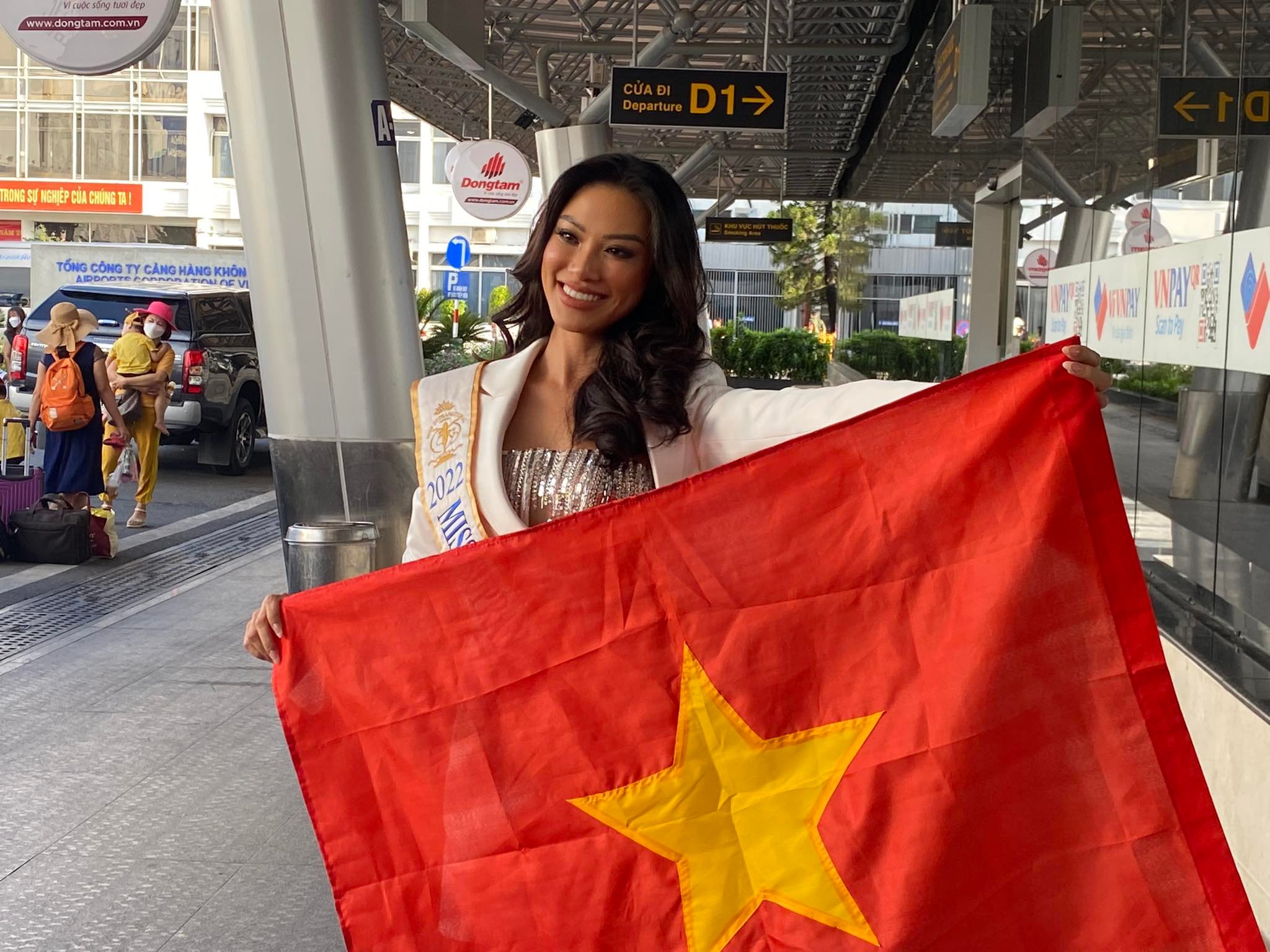 Kim Duyên lên đường sang Ba Lan, quyết tâm giành vương miện Hoa hậu ...