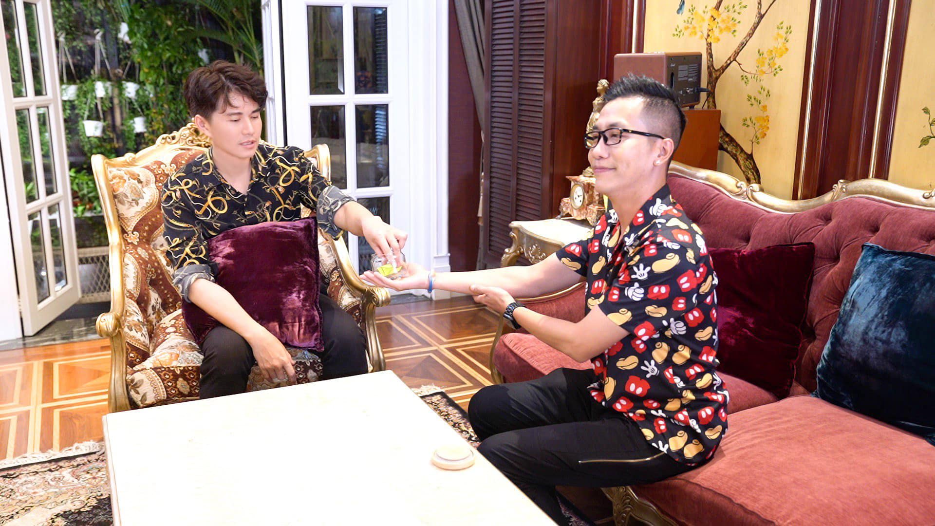 Hoàng Rapper choáng ngợp trước cơ ngơi rộng lớn của Vũ Mạnh Cường