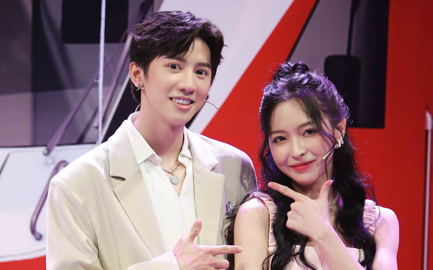 Mang đậu hủ thối đi tỏ tình, chàng trai được hot girl đồng ý hẹn hò