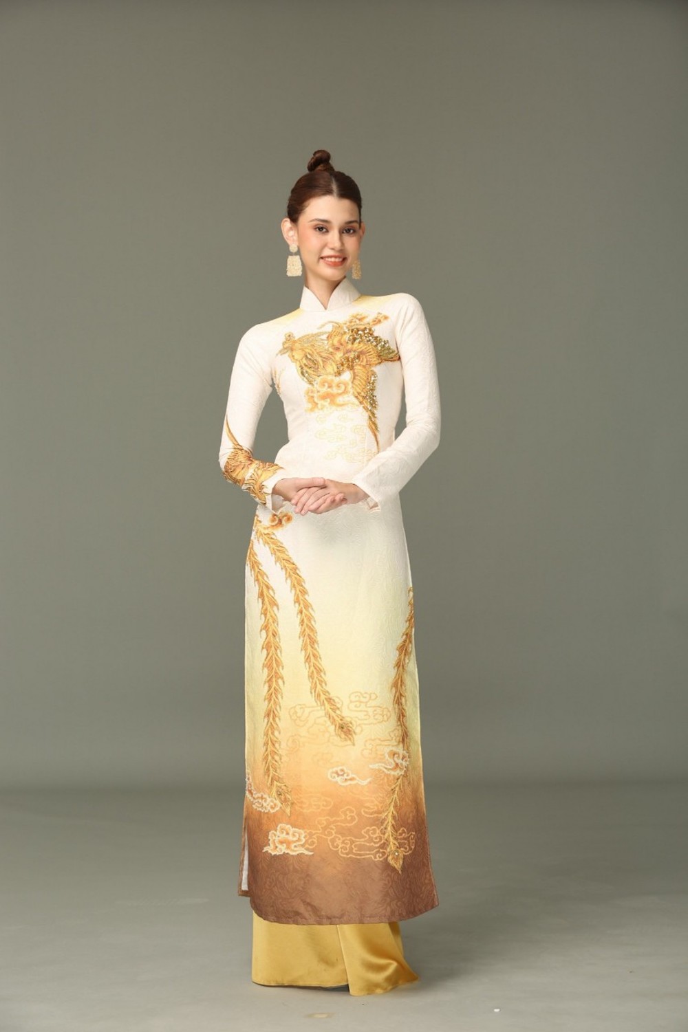 Cô gái gốc Đức cao 1,8m thi 'Hoa hậu Siêu quốc gia Việt Nam'