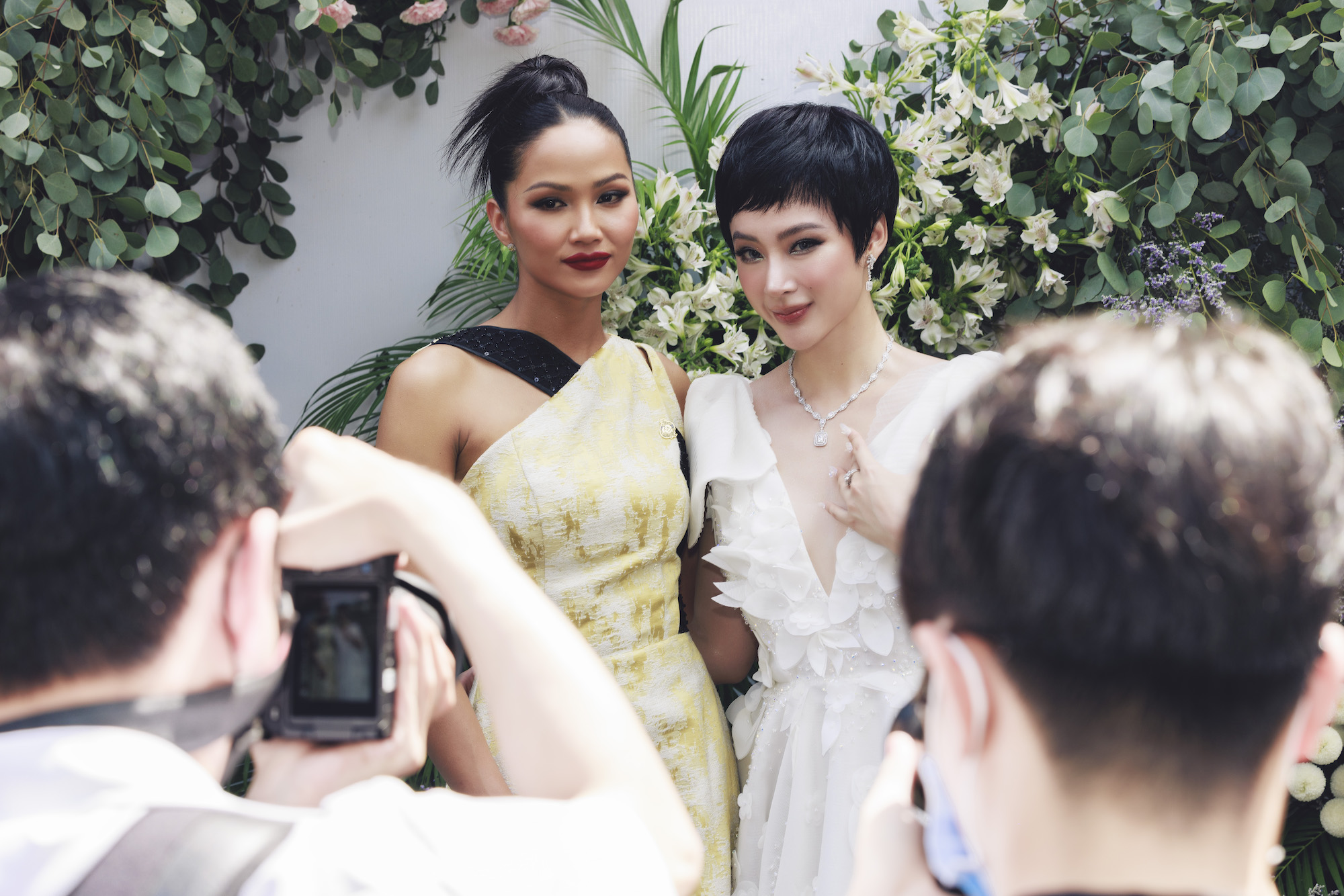 Angela Phương Trinh Xuất Hiện Lạ Lẫm Sau Thời Gian Vắng Bóng