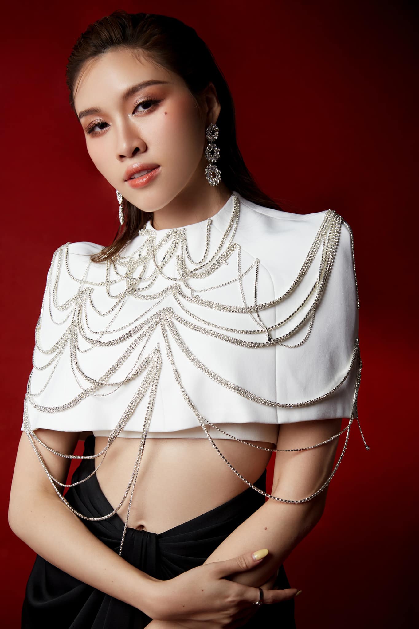 Vẻ nóng bỏng của 'MC 3.000 chữ' thi Hoa hậu Sắc đẹp Quốc tế 2023