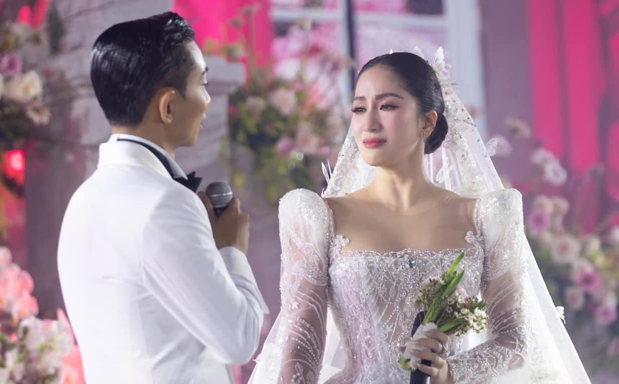 Khánh Thi trải lòng sau đám cưới với Phan Hiển: Những lời gièm pha đã vơi đi