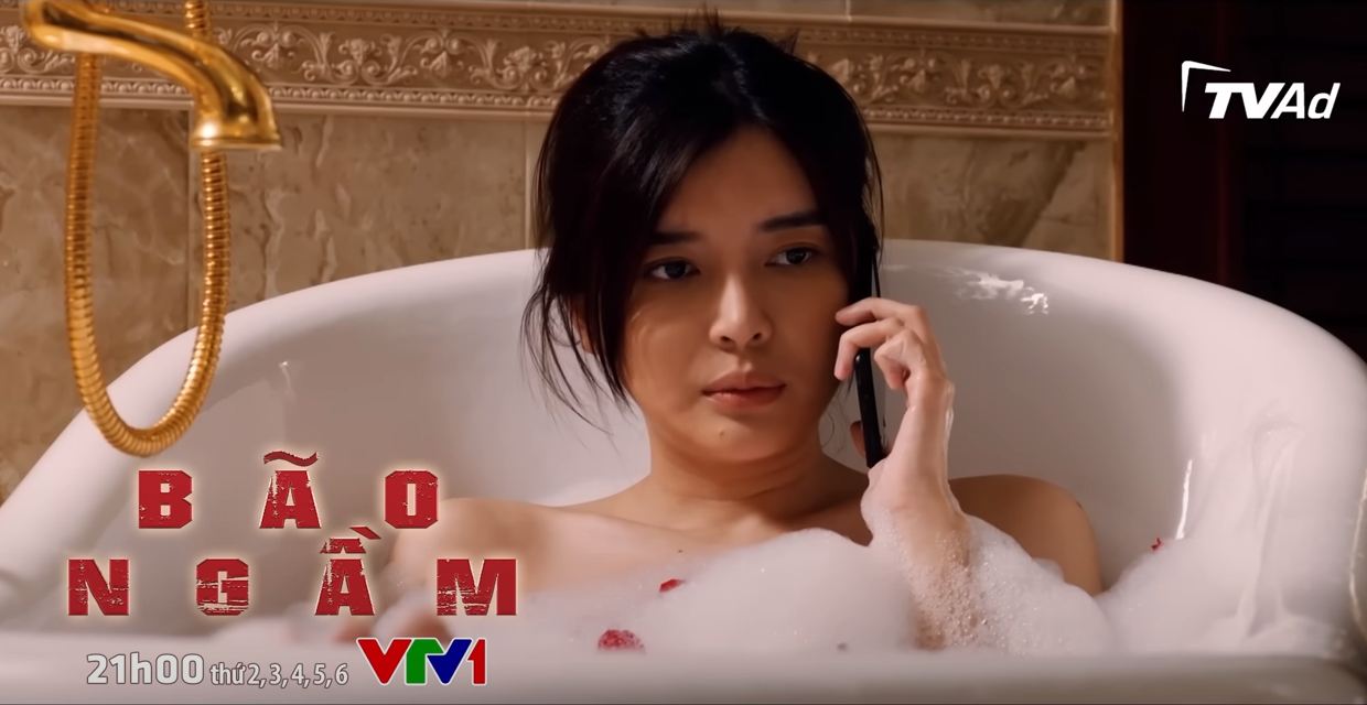 Vì sao hình ảnh nữ trinh sát gây tranh cãi trong phim ‘Bão ngầm’?