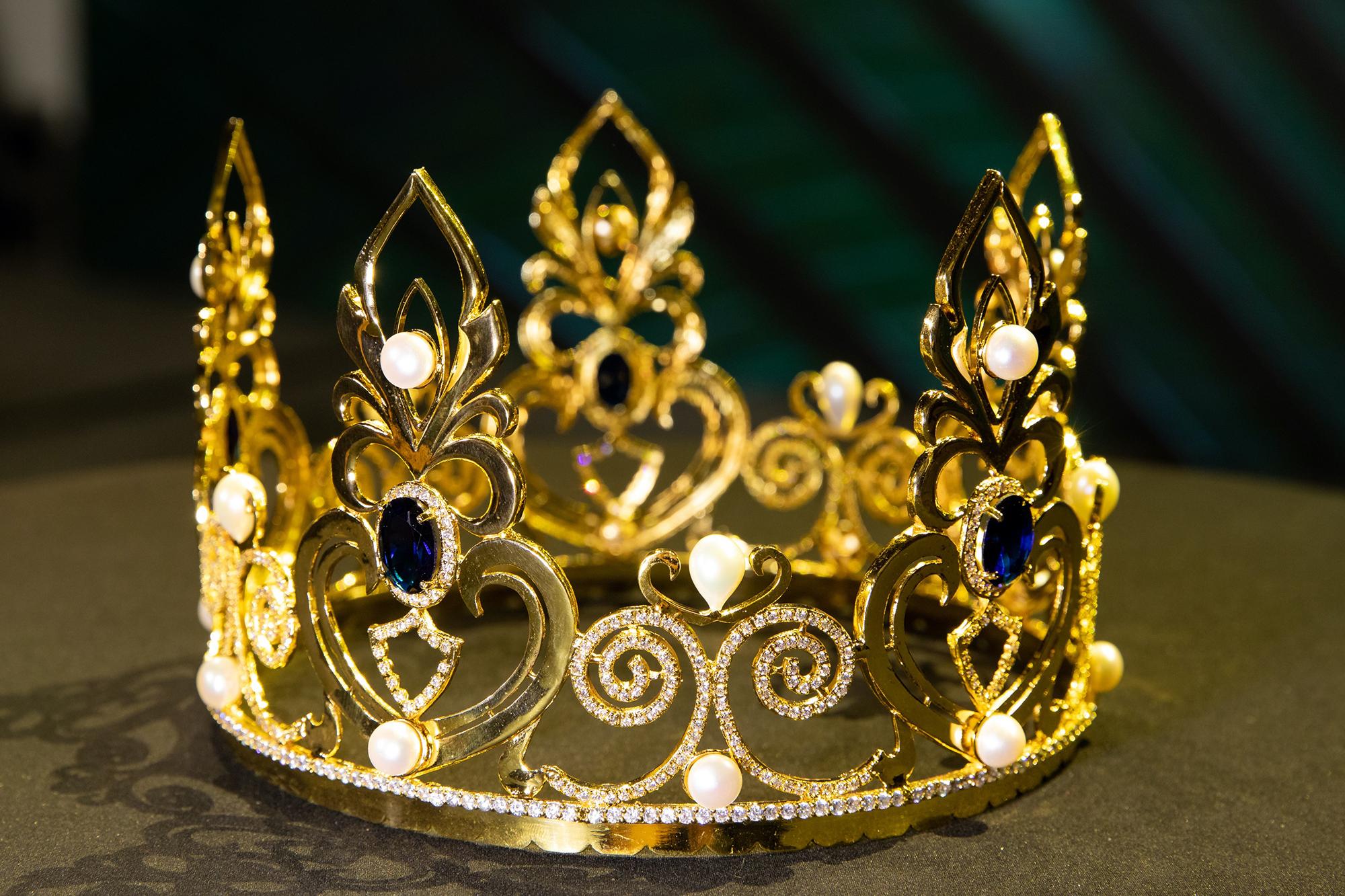 Thùy Tiên nhận vương miện trước giờ sang Thái Lan dự thi 'Miss Grand ...