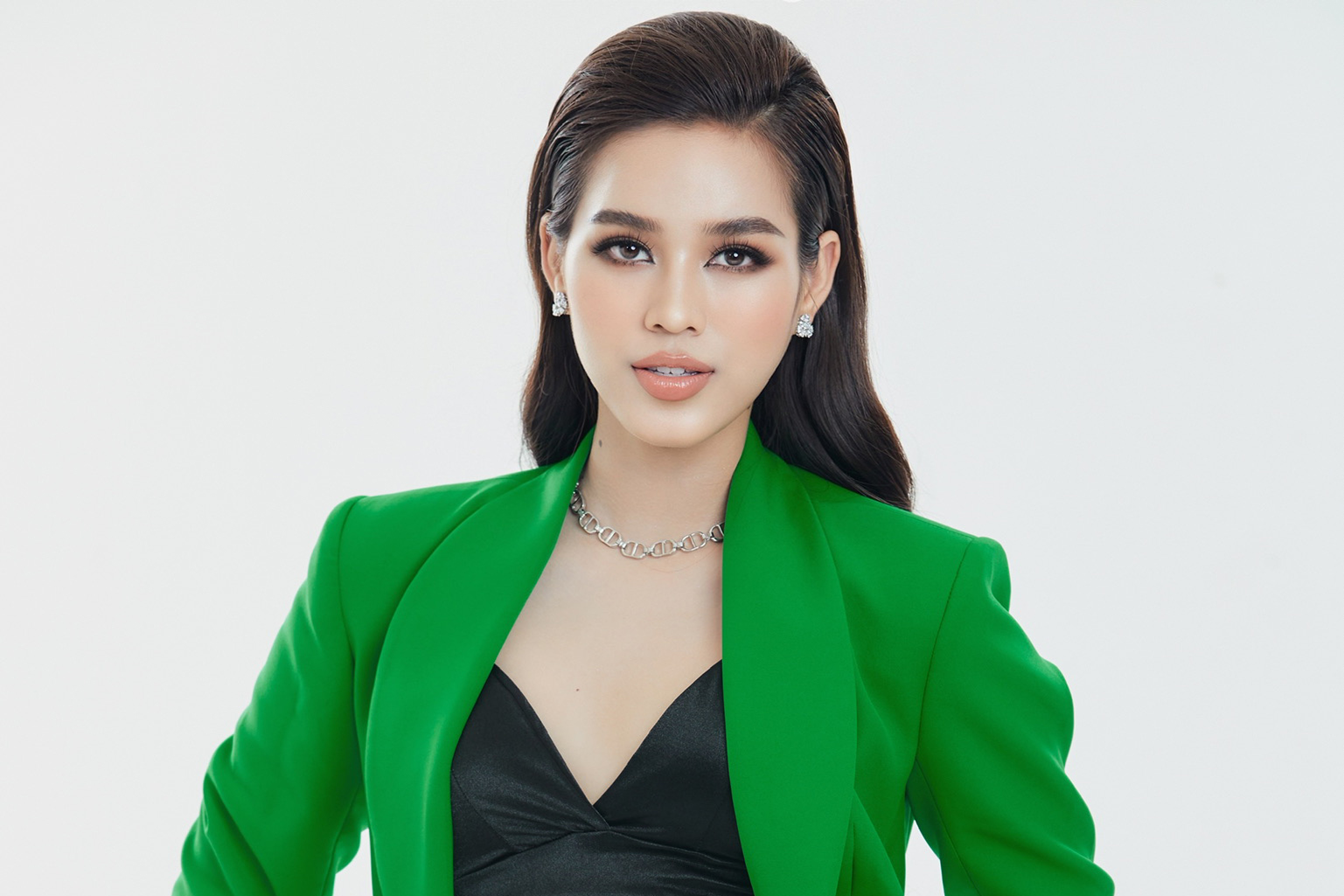 Đỗ Thị Hà kể chuyện làm ruộng tại vòng phỏng vấn kín Hoa hậu Thế giới