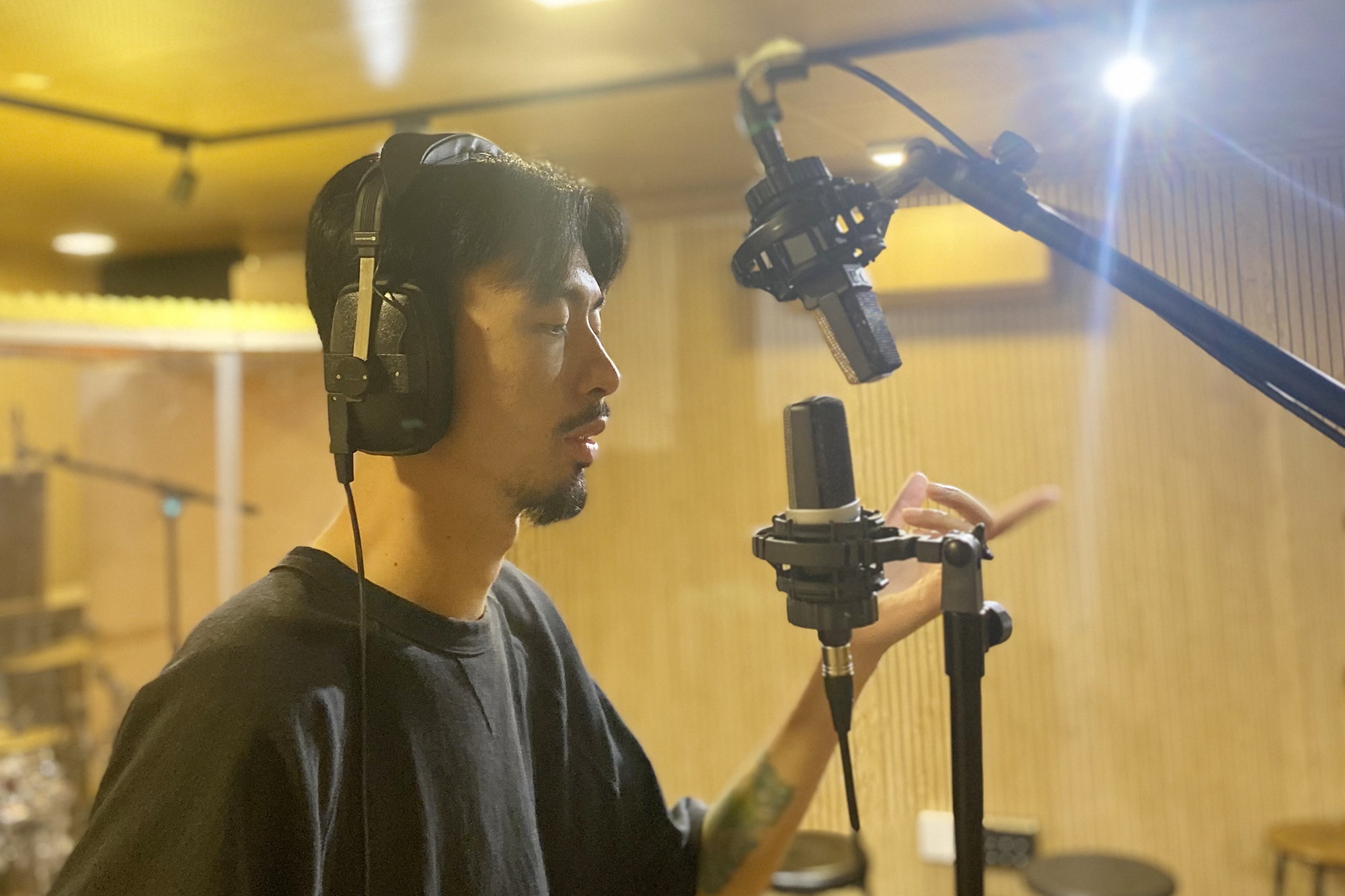 Đen Vâu 'nhá hàng' cùng lúc 2 teaser MV 'Diễn viên tồi'