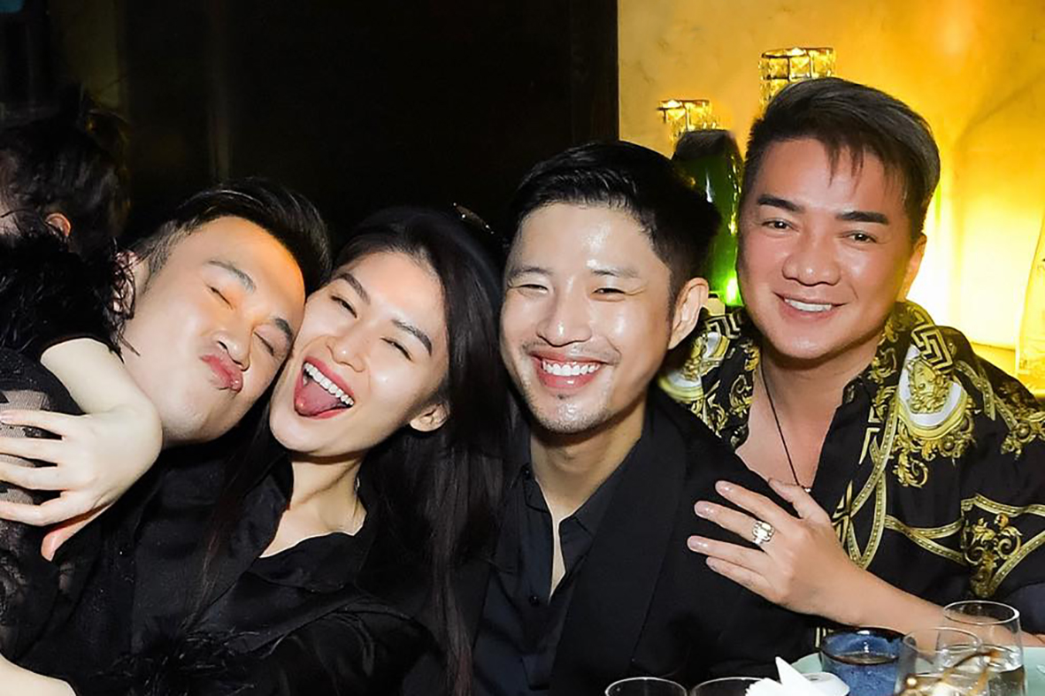 Dương Triệu Vũ có hành động bất ngờ với Đàm Vĩnh Hưng trong tiệc sinh nhật