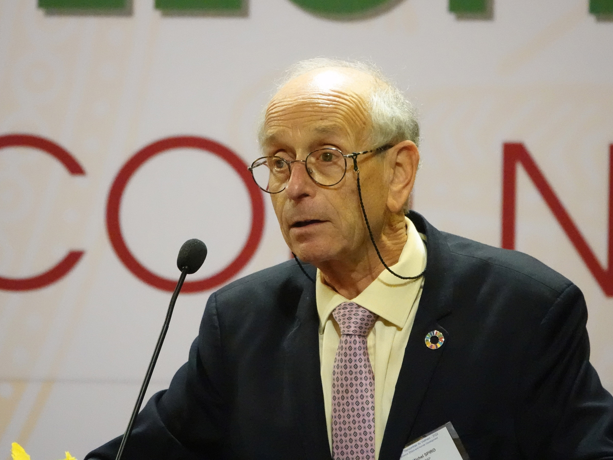 Hướng khoa học tới mục tiêu cao nhất là phát triển con người toàn diện