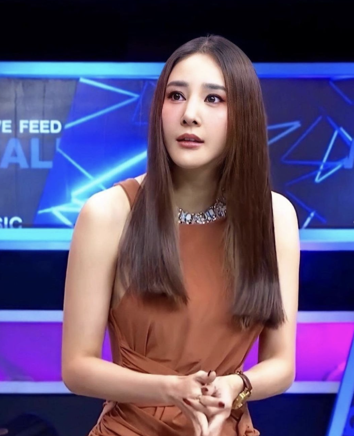 'Biểu tượng gợi cảm' của Thái Lan ngã xuống sông mất tích