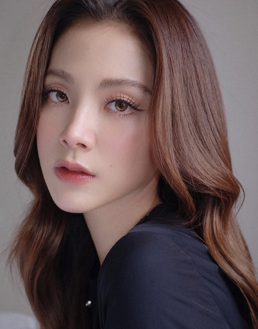 Sao ‘Chiếc lá cuốn bay’ Baifern Pimchanok lộ clip hẹn hò giữa lùm xùm bị triệu tập