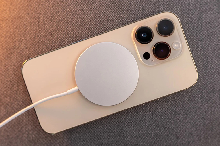 Nhiều mẫu iPhone 14 Pro gặp sự cố khi sạc pin