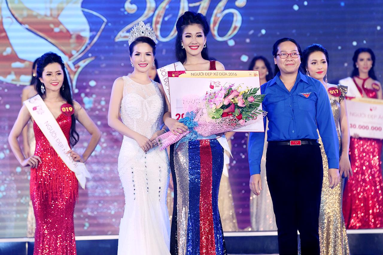 HH Lê Thanh Thúy lộng lẫy chấm thi Người đẹp Xứ Dừa 2016