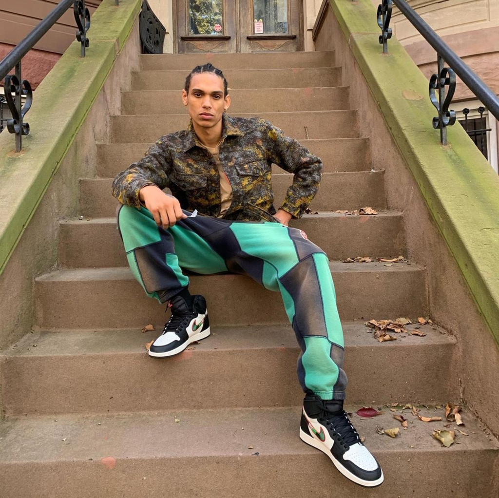 Madonna tình tứ bên nam người mẫu kém 41 tuổi