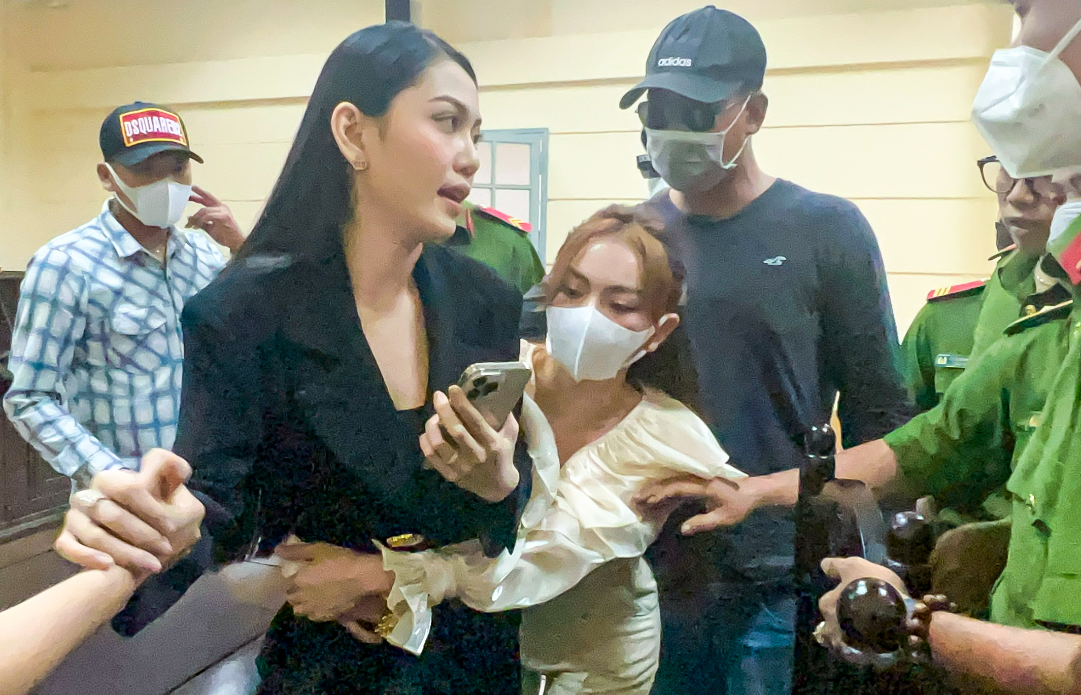 Sau 5 ngày nghị án, tòa trả hồ sơ vụ Trang 'Nemo'